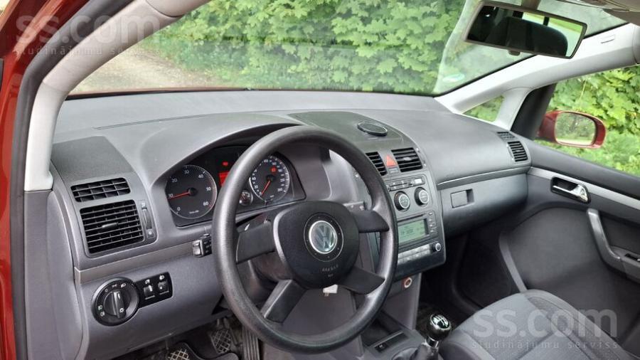 Red Volkswagen Touran 2003 in Daugavpils, with an engine capacity of 1.90 L and mileage of 282 thousand km for 1990 €, photo 17 on AUTOMOTO.COM.LV