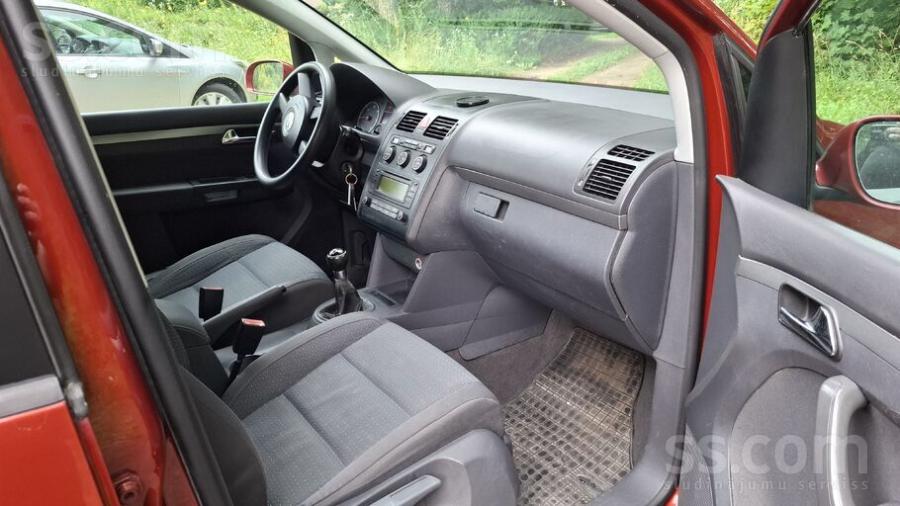 Red Volkswagen Touran 2003 in Daugavpils, with an engine capacity of 1.90 L and mileage of 282 thousand km for 1990 €, photo 22 on AUTOMOTO.COM.LV
