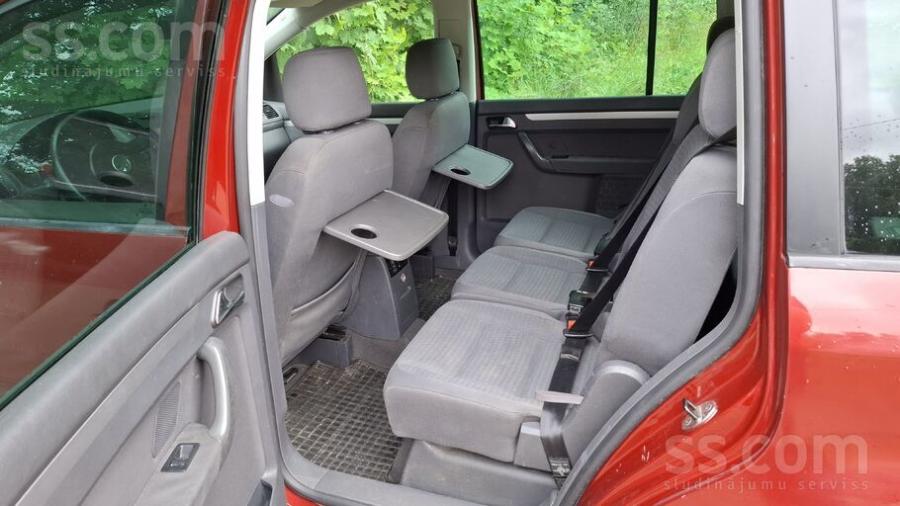 Red Volkswagen Touran 2003 in Daugavpils, with an engine capacity of 1.90 L and mileage of 282 thousand km for 1990 €, photo 27 on AUTOMOTO.COM.LV