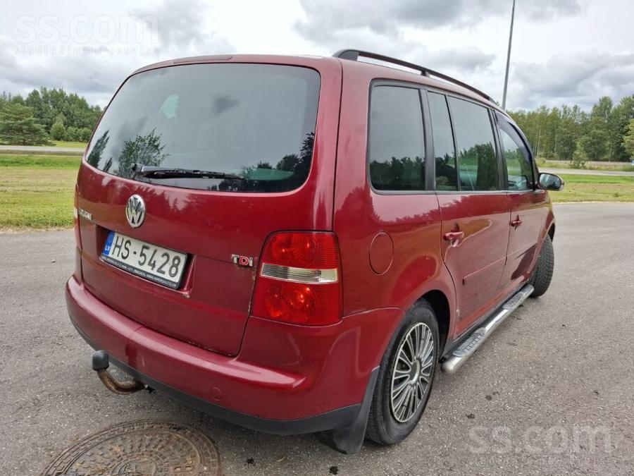 Sarkans Volkswagen Touran 2003 Alūksne, ar dzinēja tilpumu 1.90 L un nobraukumu 442 tūkst. km par 1235 €, foto 8 vietnē AUTOMOTO.COM.LV