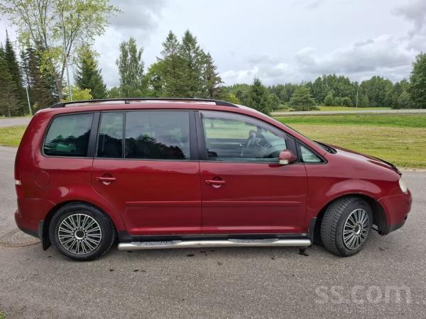 Sarkans Volkswagen Touran 2003 Alūksne, ar dzinēja tilpumu 1.90 L un nobraukumu 442 tūkst. km par 1235 €, foto 8 vietnē AUTOMOTO.COM.LV