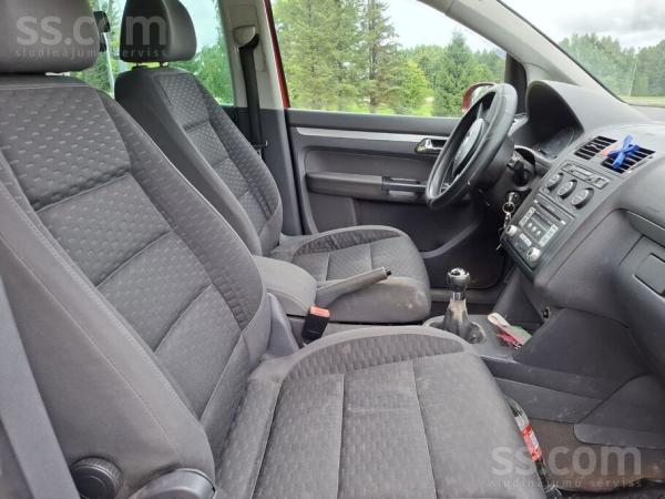 Sarkans Volkswagen Touran 2003 Alūksne, ar dzinēja tilpumu 1.90 L un nobraukumu 442 tūkst. km par 1235 €, foto 9 vietnē AUTOMOTO.COM.LV