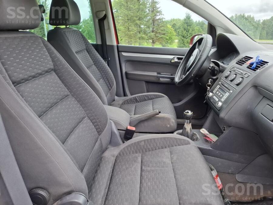 Sarkans Volkswagen Touran 2003 Alūksne, ar dzinēja tilpumu 1.90 L un nobraukumu 442 tūkst. km par 1235 €, foto 10 vietnē AUTOMOTO.COM.LV