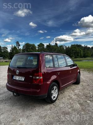 Red Volkswagen Touran 2004 in Ogre, with an engine capacity of 1.90 L and mileage of 216 thousand km for 1850 €, photo 3 on AUTOMOTO.COM.LV