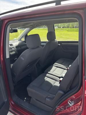 Red Volkswagen Touran 2004 in Ogre, with an engine capacity of 1.90 L and mileage of 216 thousand km for 1850 €, photo 5 on AUTOMOTO.COM.LV