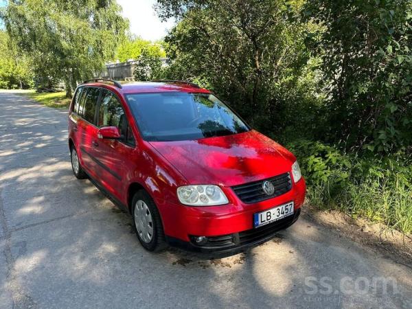 Красный Фольксваген Туран 2004 в Рига, объемом двигателя 1.60 л и пробегом 285 тыс. км за 700 €, фото 5 на AUTOMOTO.COM.LV