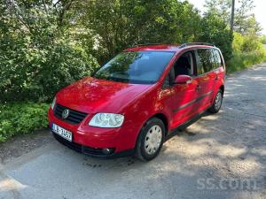 Sarkans Volkswagen Touran 2004 Rīga, ar dzinēja tilpumu 1.60 L un nobraukumu 285 tūkst. km par 700 €, foto 7 vietnē AUTOMOTO.COM.LV