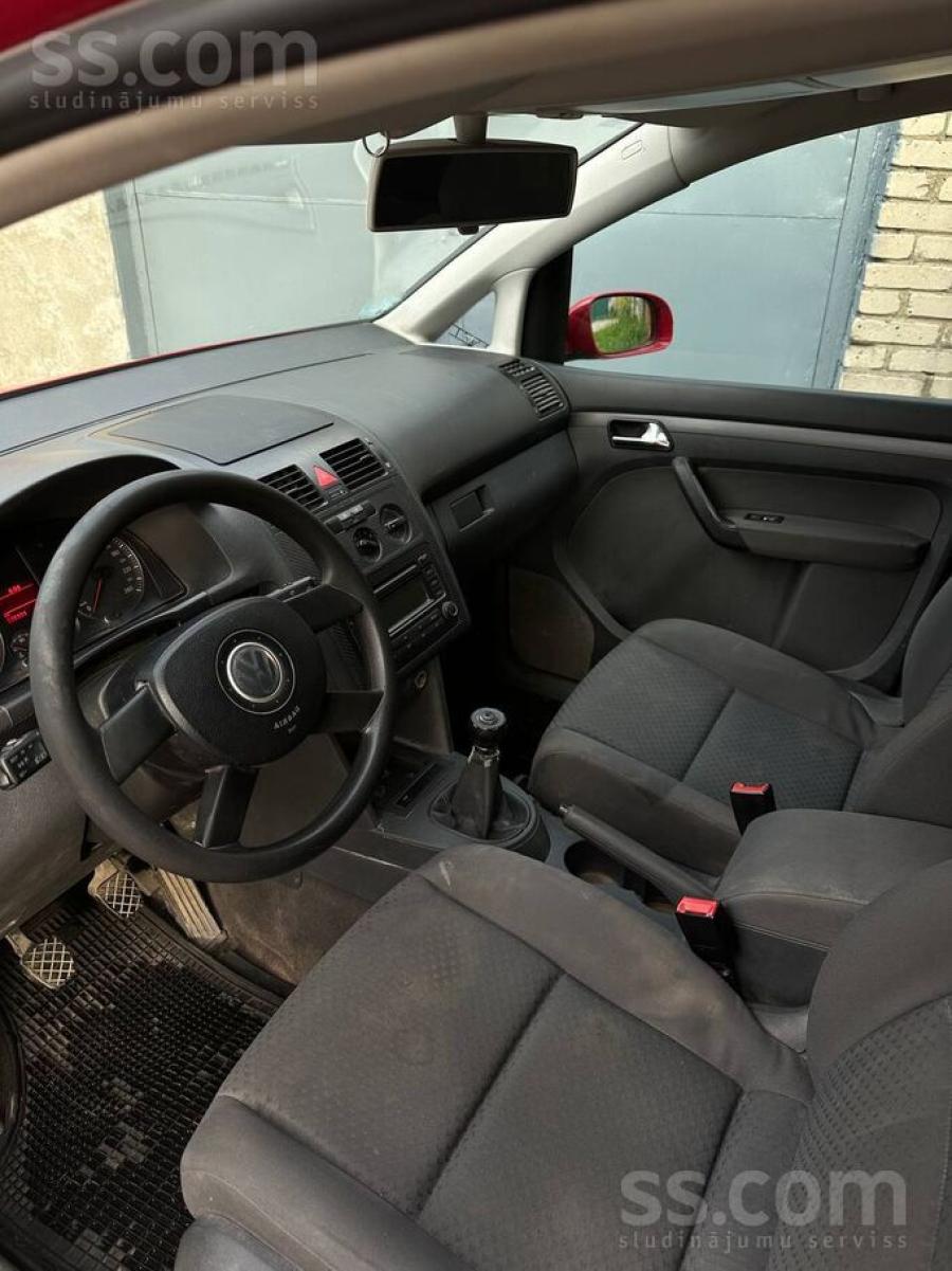 Sarkans Volkswagen Touran 2004 Rīga, ar dzinēja tilpumu 1.60 L un nobraukumu 285 tūkst. km par 700 €, foto 8 vietnē AUTOMOTO.COM.LV