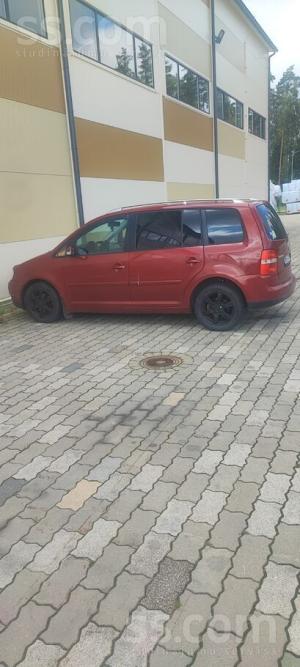 Sarkans Volkswagen Touran 2004 Jelgava, ar dzinēja tilpumu 1.90 L un nobraukumu 490 tūkst. km par 1200 €, foto  vietnē AUTOMOTO.COM.LV