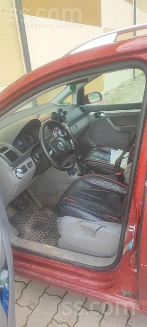 Sarkans Volkswagen Touran 2004 Jelgava, ar dzinēja tilpumu 1.90 L un nobraukumu 490 tūkst. km par 1200 €, foto 3 vietnē AUTOMOTO.COM.LV