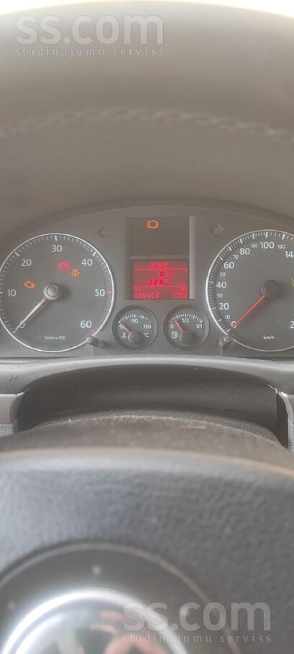Фольксваген Туран 2004 в Елгава на AUTOMOTO.COM.LV Красный Фольксваген Туран 2004 в Елгава, объемом двигателя 1.90 л и пробегом 490 тыс. км за 1200 €, фото 5 на AUTOMOTO.COM.LV