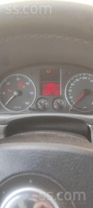 Sarkans Volkswagen Touran 2004 Jelgava, ar dzinēja tilpumu 1.90 L un nobraukumu 490 tūkst. km par 1200 €, foto 5 vietnē AUTOMOTO.COM.LV