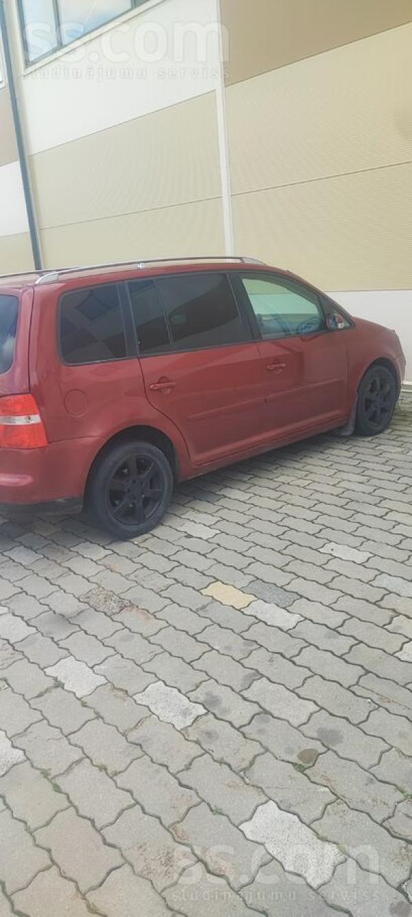 Фольксваген Туран 2004 в Елгава на AUTOMOTO.COM.LV Красный Фольксваген Туран 2004 в Елгава, объемом двигателя 1.90 л и пробегом 490 тыс. км за 1200 €, фото 7 на AUTOMOTO.COM.LV