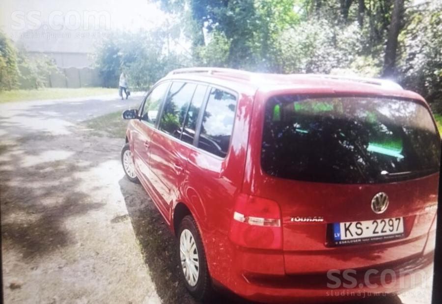 Sarkans Volkswagen Touran 2004 Daugavpils, ar dzinēja tilpumu 1.60 L un nobraukumu 260 tūkst. km par 1600 €, foto 3 vietnē AUTOMOTO.COM.LV