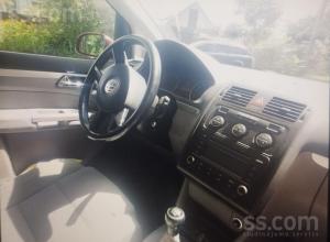 Sarkans Volkswagen Touran 2004 Daugavpils, ar dzinēja tilpumu 1.60 L un nobraukumu 260 tūkst. km par 1600 €, foto 4 vietnē AUTOMOTO.COM.LV