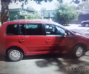 Sarkans Volkswagen Touran 2004 Daugavpils, ar dzinēja tilpumu 1.60 L un nobraukumu 260 tūkst. km par 1600 €, foto 6 vietnē AUTOMOTO.COM.LV
