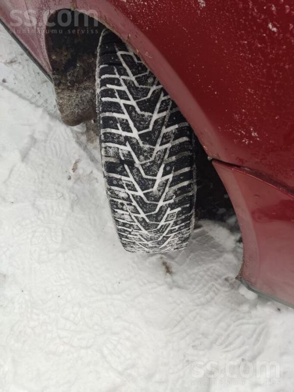 Red Volkswagen Touran 2005 in Madona, with an engine capacity of 1.90 L and mileage of 420 thousand km for 1700 €, photo 3 on AUTOMOTO.COM.LV