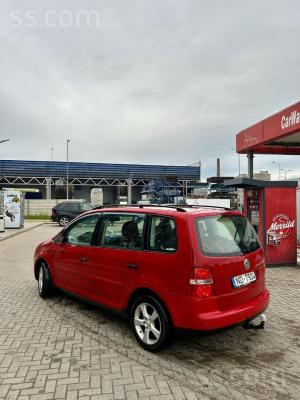 Sarkans Volkswagen Touran 2005 Rēzekne, ar dzinēja tilpumu 1.90 L un nobraukumu 470 tūkst. km par 1500 €, foto 5 vietnē AUTOMOTO.COM.LV