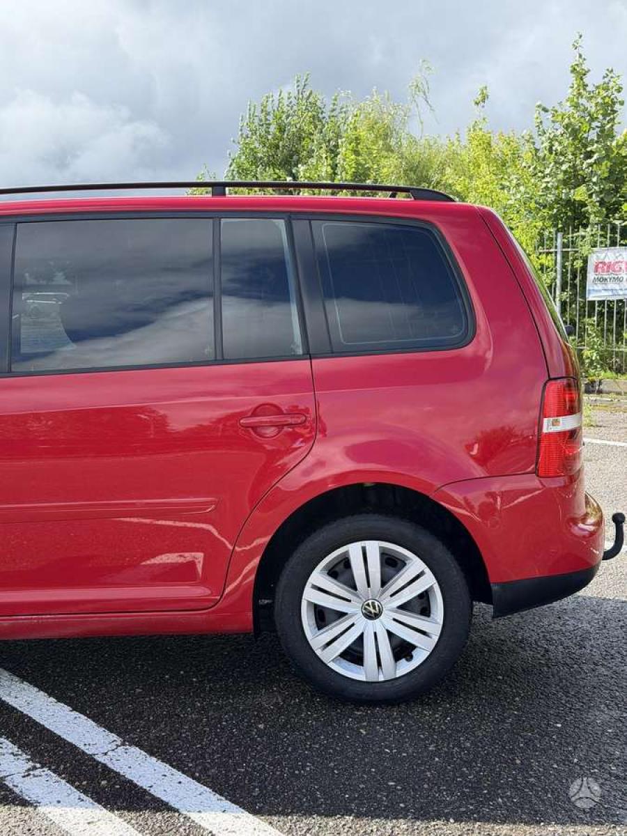 Red Volkswagen Touran 2005 in Kedainiai, with an engine capacity of 1.90 L and mileage of 192 thousand km for 2800 €, photo 7 on AUTOMOTO.COM.LV