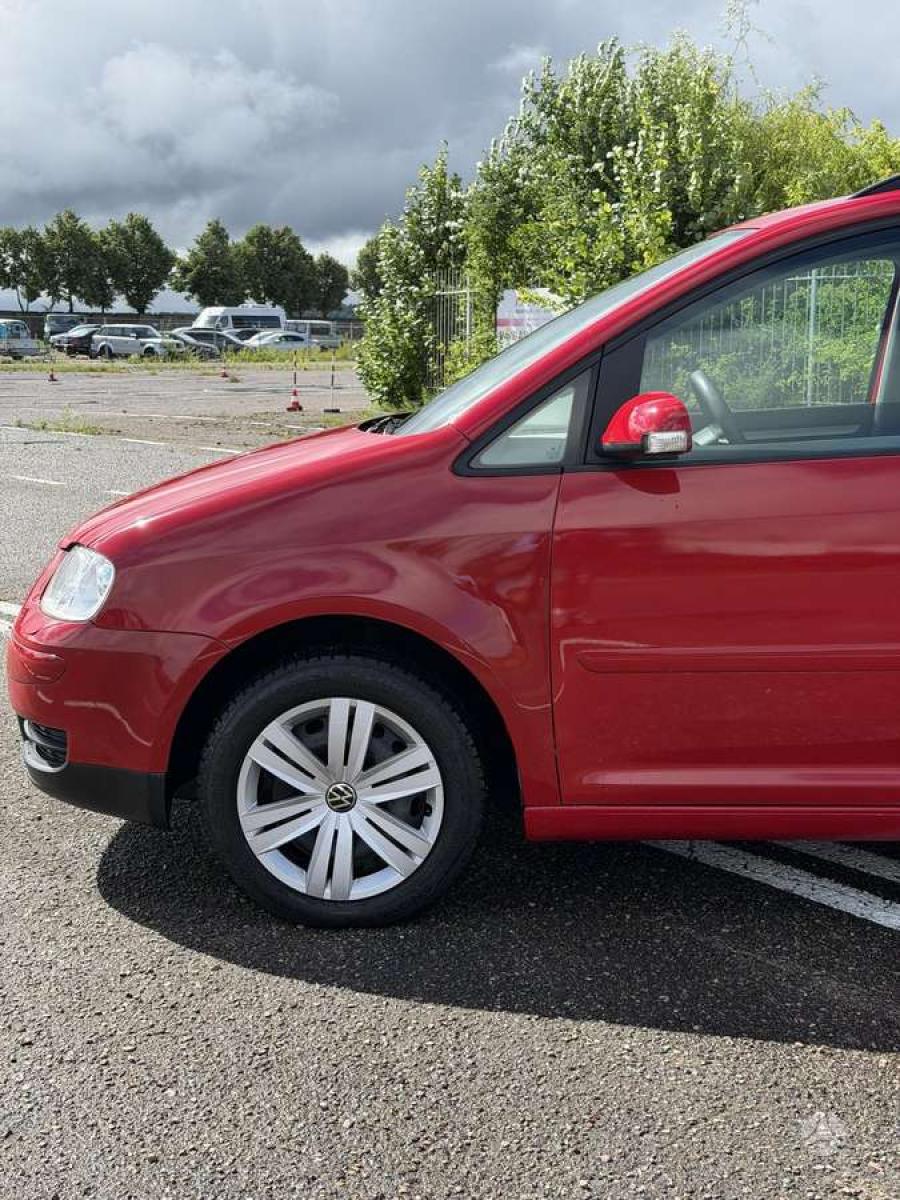 Red Volkswagen Touran 2005 in Kedainiai, with an engine capacity of 1.90 L and mileage of 192 thousand km for 2800 €, photo 8 on AUTOMOTO.COM.LV