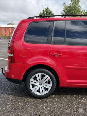Red Volkswagen Touran 2005 in Kedainiai, with an engine capacity of 1.90 L and mileage of 192 thousand km for 2800 €, photo 13 on AUTOMOTO.COM.LV