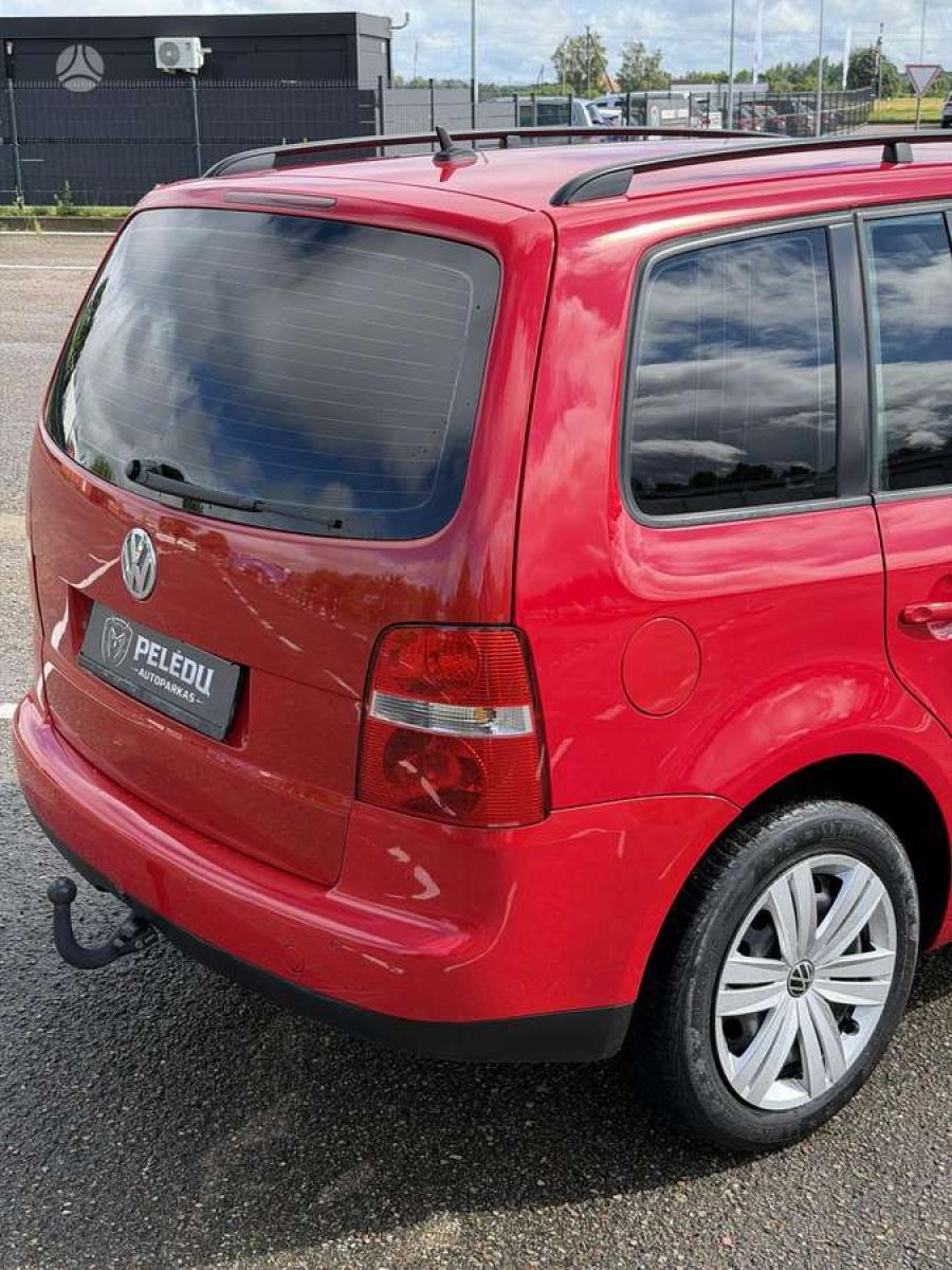 Red Volkswagen Touran 2005 in Kedainiai, with an engine capacity of 1.90 L and mileage of 192 thousand km for 2800 €, photo 14 on AUTOMOTO.COM.LV