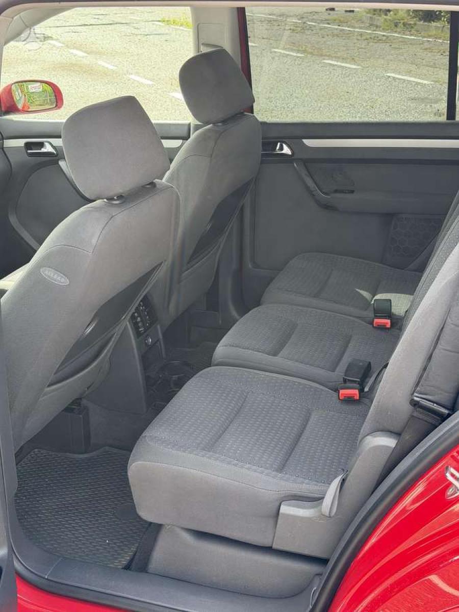 Red Volkswagen Touran 2005 in Kedainiai, with an engine capacity of 1.90 L and mileage of 192 thousand km for 2800 €, photo 17 on AUTOMOTO.COM.LV