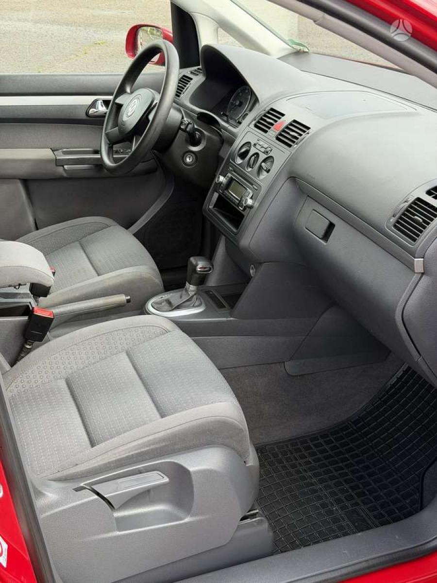 Red Volkswagen Touran 2005 in Kedainiai, with an engine capacity of 1.90 L and mileage of 192 thousand km for 2800 €, photo 22 on AUTOMOTO.COM.LV