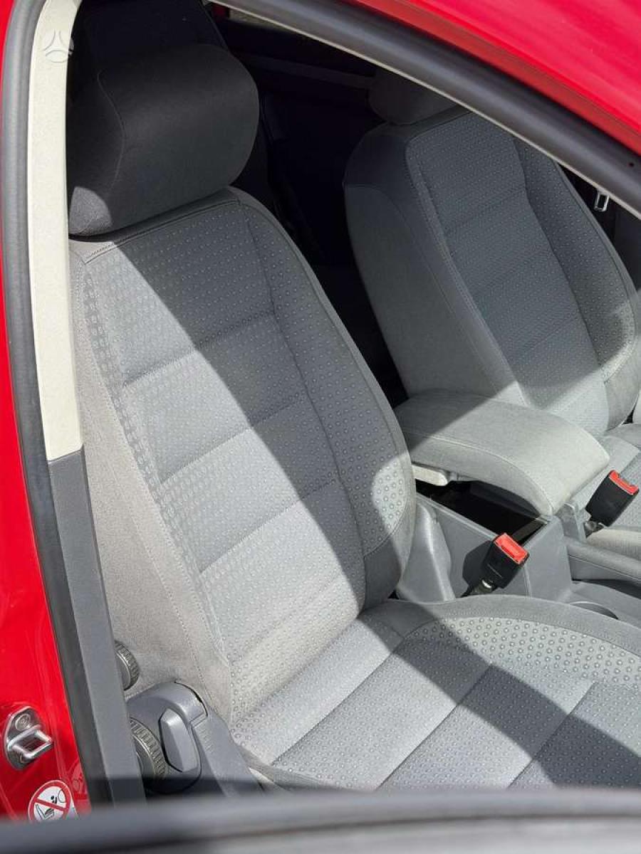Red Volkswagen Touran 2005 in Kedainiai, with an engine capacity of 1.90 L and mileage of 192 thousand km for 2800 €, photo 23 on AUTOMOTO.COM.LV