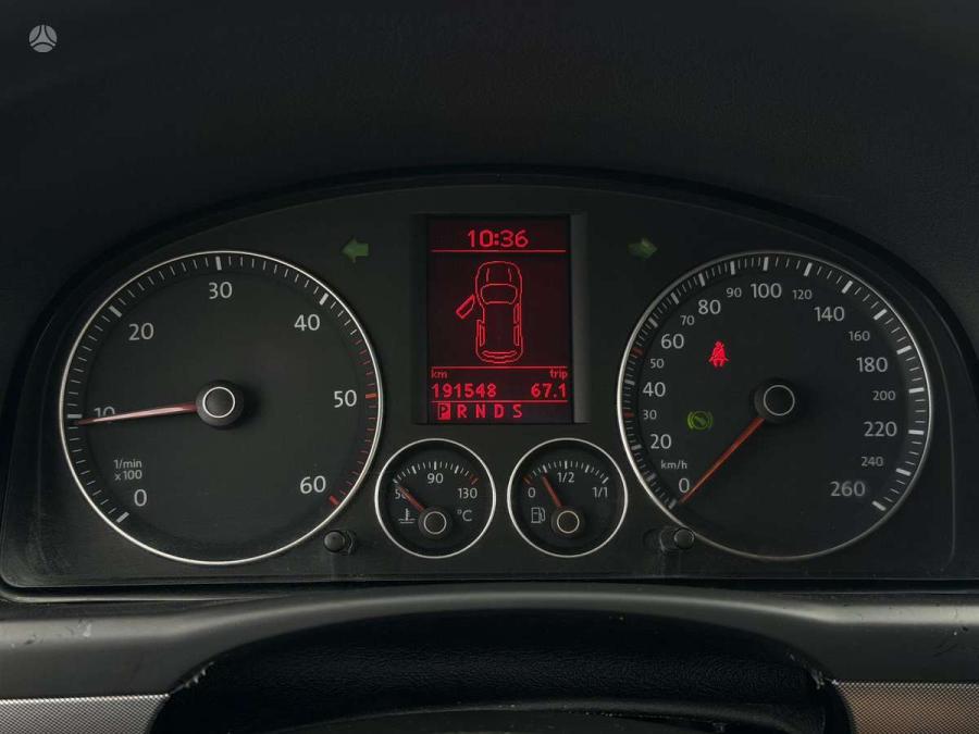 Red Volkswagen Touran 2005 in Kedainiai, with an engine capacity of 1.90 L and mileage of 192 thousand km for 2800 €, photo 28 on AUTOMOTO.COM.LV