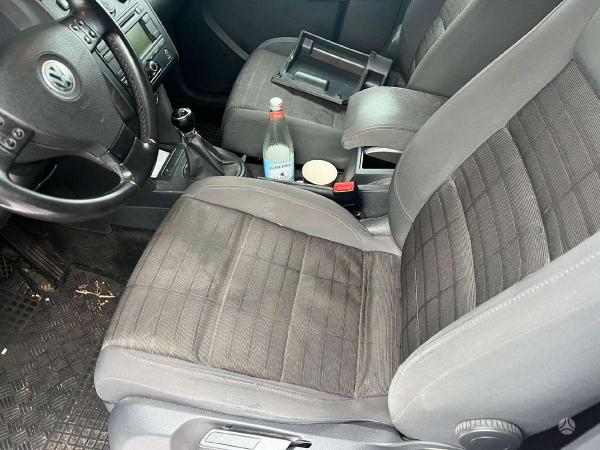 Red Volkswagen Touran 2006 in Jurbarkas, with an engine capacity of 1.90 L and mileage of 300 thousand km for 2550 €, photo 11 on AUTOMOTO.COM.LV