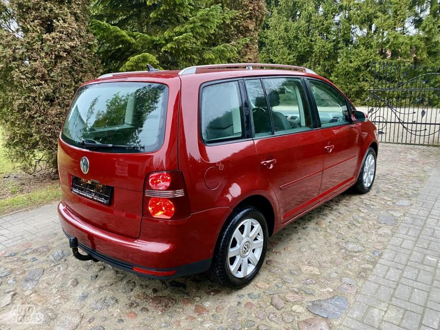 Sarkans Volkswagen Touran 2006 Šauļi, ar dzinēja tilpumu 1.40 L un nobraukumu 178 tūkst. km par 2999 €, foto 4 vietnē AUTOMOTO.COM.LV