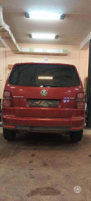 Sarkans Volkswagen Touran 2007 Radviliškis, ar dzinēja tilpumu 1.90 L un nobraukumu 374 tūkst. km par 600 €, foto 3 vietnē AUTOMOTO.COM.LV
