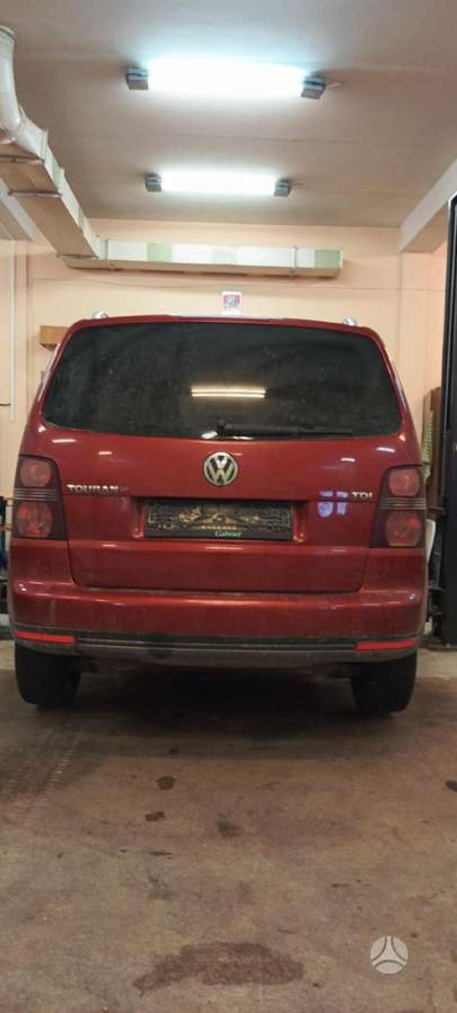 Sarkans Volkswagen Touran 2007 Radviliškis, ar dzinēja tilpumu 1.90 L un nobraukumu 374 tūkst. km par 600 €, foto 3 vietnē AUTOMOTO.COM.LV