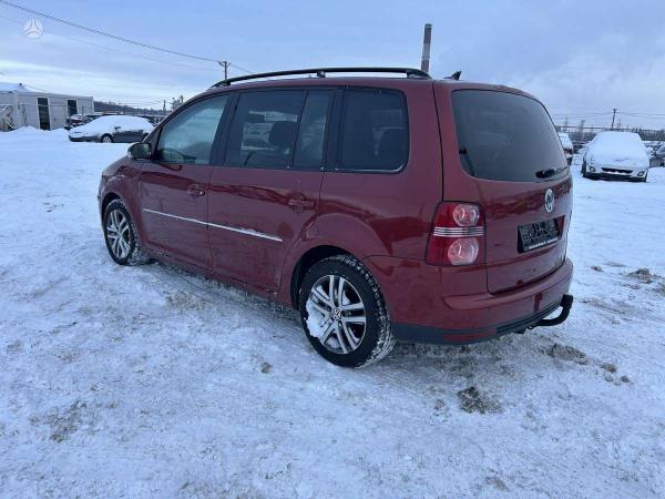 Sarkans Volkswagen Touran 2007 Kauņa, ar dzinēja tilpumu 1.39 L un nobraukumu 195 tūkst. km par 3550 €, foto 2 vietnē AUTOMOTO.COM.LV