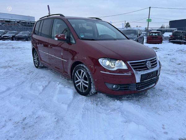 Sarkans Volkswagen Touran 2007 Kauņa, ar dzinēja tilpumu 1.39 L un nobraukumu 195 tūkst. km par 3550 €, foto 3 vietnē AUTOMOTO.COM.LV