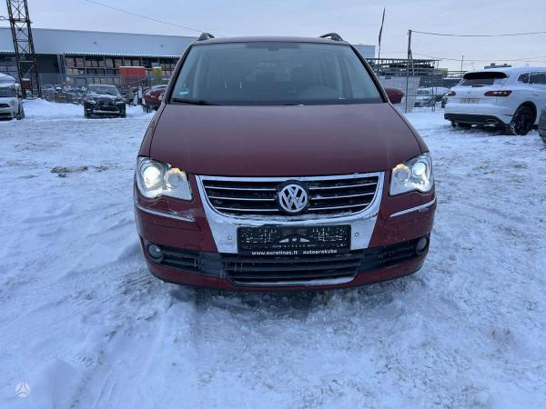 Sarkans Volkswagen Touran 2007 Kauņa, ar dzinēja tilpumu 1.39 L un nobraukumu 195 tūkst. km par 3550 €, foto 5 vietnē AUTOMOTO.COM.LV