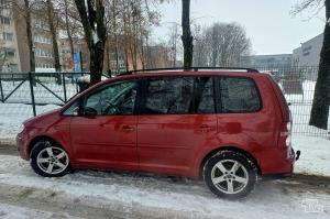 Sarkans Volkswagen Touran 2007 Kauņa, ar dzinēja tilpumu 2.00 L un nobraukumu 335 tūkst. km par 2450 €, foto 3 vietnē AUTOMOTO.COM.LV