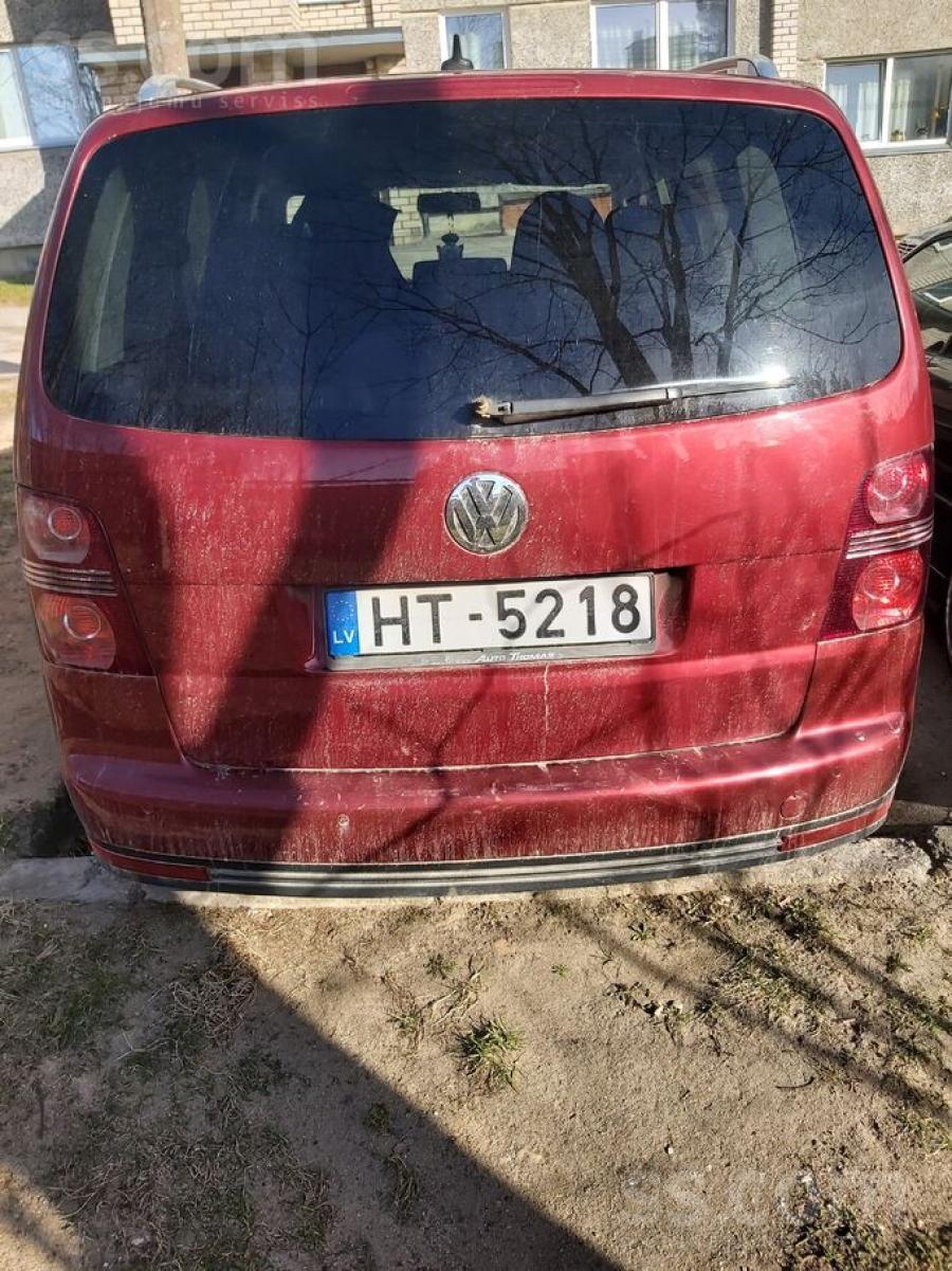 Sarkans Volkswagen Touran 2007 Rēzekne, ar dzinēja tilpumu 2.00 L un nobraukumu 351 tūkst. km par 1650 €, foto 3 vietnē AUTOMOTO.COM.LV