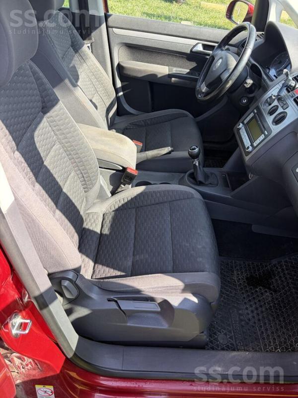Sarkans Volkswagen Touran 2007 Rīga, ar dzinēja tilpumu 1.90 L un nobraukumu 28 tūkst. km par 2500 €, foto 1 vietnē AUTOMOTO.COM.LV
