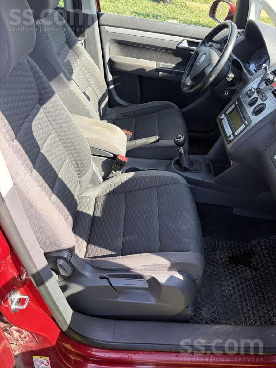 Sarkans Volkswagen Touran 2007 Rīga, ar dzinēja tilpumu 1.90 L un nobraukumu 28 tūkst. km par 2500 €, foto 1 vietnē AUTOMOTO.COM.LV