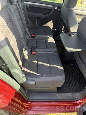 Sarkans Volkswagen Touran 2007 Rīga, ar dzinēja tilpumu 1.90 L un nobraukumu 28 tūkst. km par 2500 €, foto 3 vietnē AUTOMOTO.COM.LV
