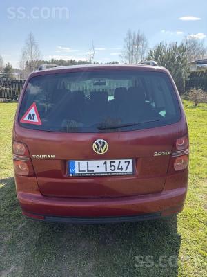Sarkans Volkswagen Touran 2007 Rīga, ar dzinēja tilpumu 1.90 L un nobraukumu 28 tūkst. km par 2500 €, foto 5 vietnē AUTOMOTO.COM.LV