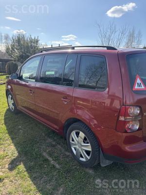Sarkans Volkswagen Touran 2007 Rīga, ar dzinēja tilpumu 1.90 L un nobraukumu 28 tūkst. km par 2500 €, foto 6 vietnē AUTOMOTO.COM.LV