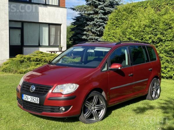 Red Volkswagen Touran 2007 in Riga, with an engine capacity of 1.40 L and mileage of 302 thousand km for 3250 €, photo 1 on AUTOMOTO.COM.LV