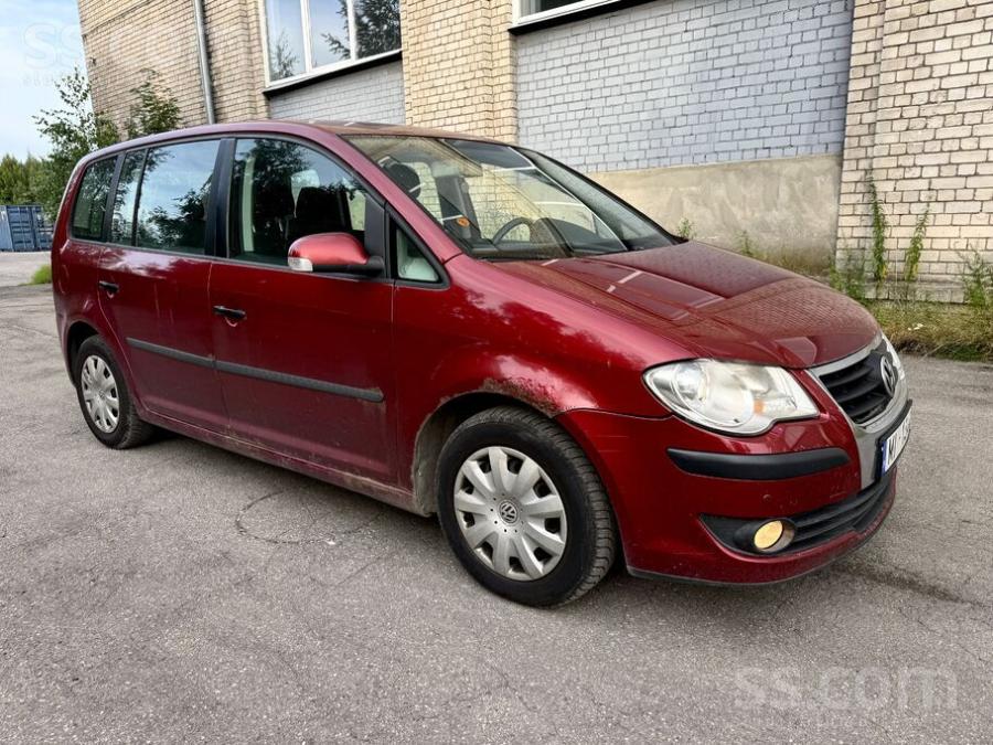 Red Volkswagen Touran 2007 in Riga, with an engine capacity of 1.90 L and mileage of 0 thousand km for 900 €, photo 5 on AUTOMOTO.COM.LV