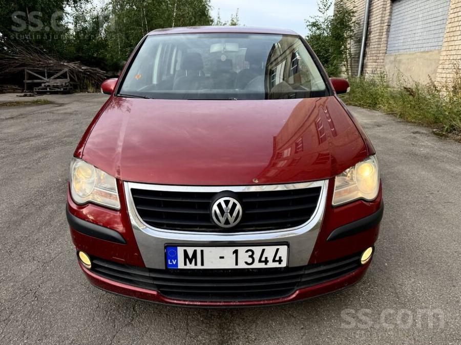 Red Volkswagen Touran 2007 in Riga, with an engine capacity of 1.90 L and mileage of 0 thousand km for 900 €, photo 6 on AUTOMOTO.COM.LV