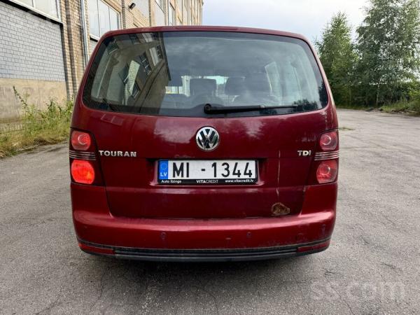 Красный Фольксваген Туран 2007 в Рига, объемом двигателя 1.90 л и пробегом 0 тыс. км за 900 €, фото 6 на AUTOMOTO.COM.LV