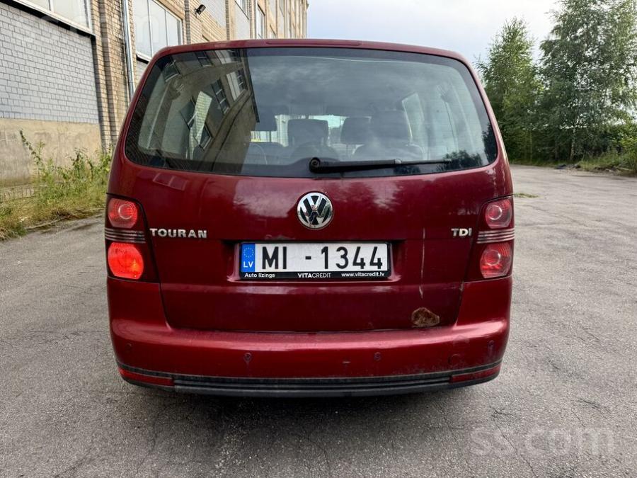 Red Volkswagen Touran 2007 in Riga, with an engine capacity of 1.90 L and mileage of 0 thousand km for 900 €, photo 7 on AUTOMOTO.COM.LV