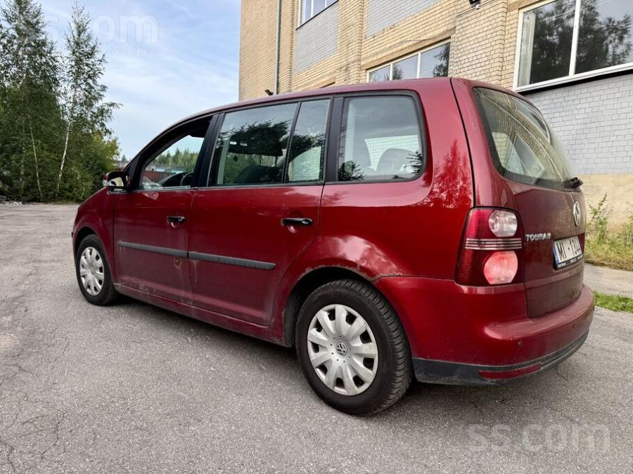 Red Volkswagen Touran 2007 in Riga, with an engine capacity of 1.90 L and mileage of 0 thousand km for 900 €, photo 8 on AUTOMOTO.COM.LV